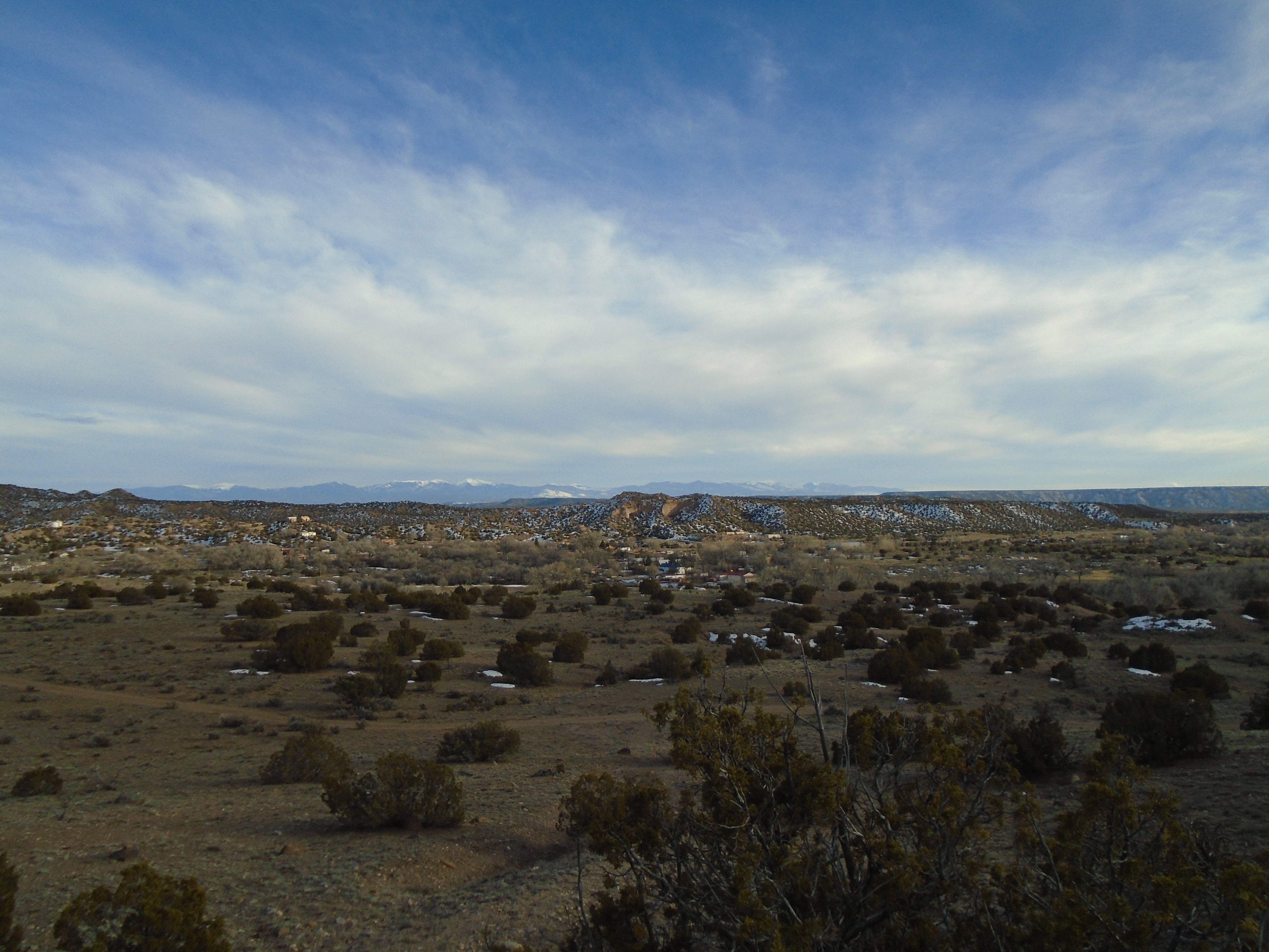 The Rio Ojo Caliente and the midwinter desert – Woman Seeks Elevation